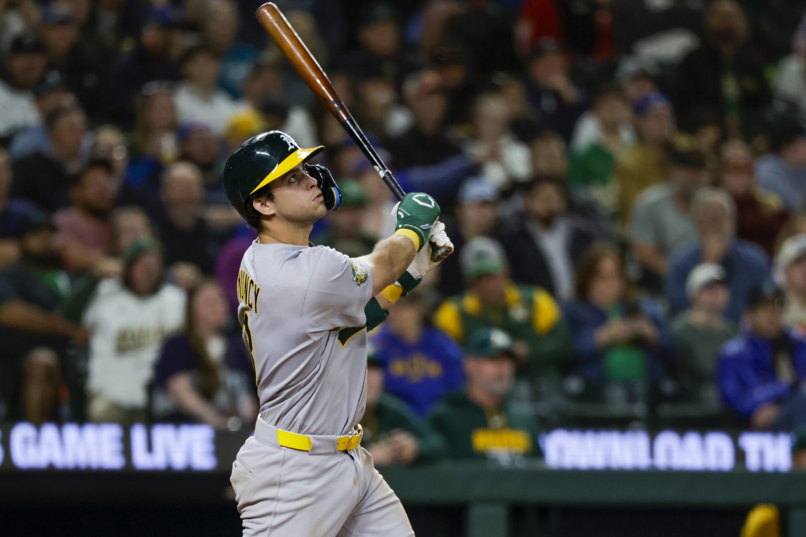 Muncy homers, Aviators beat Rainiers 6-3 for sixth straight