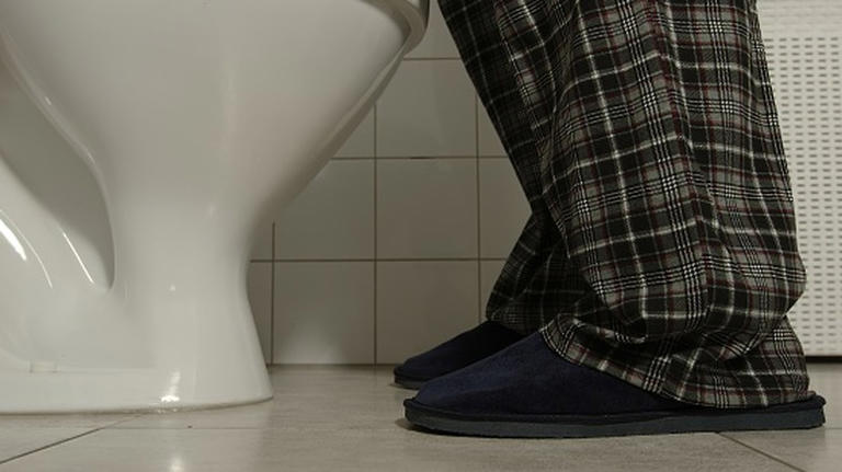 Here's why you wake up to pee at night, but not poop
