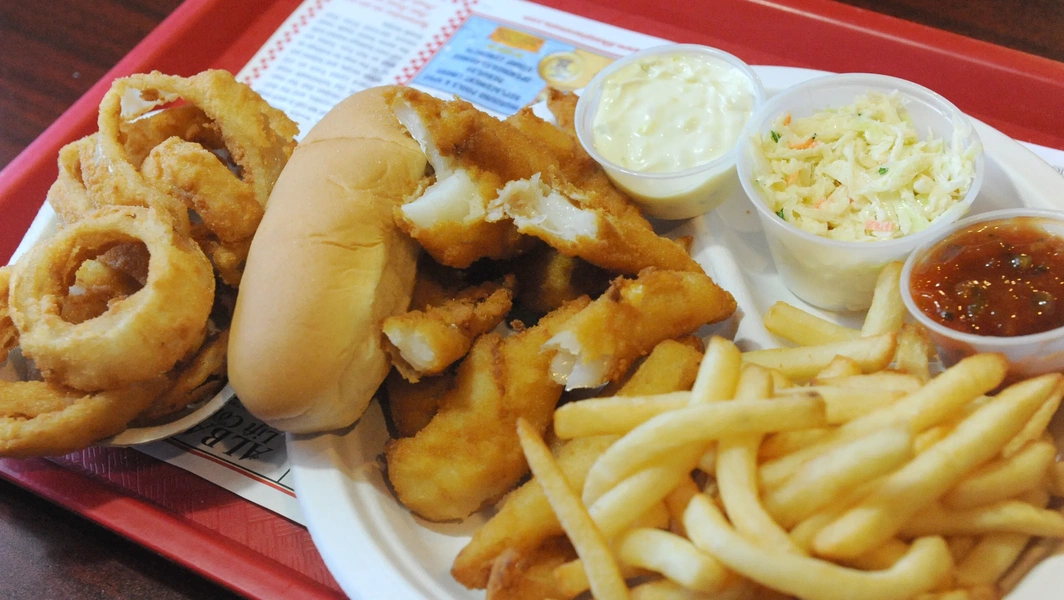 7 chains serving fried fish and onion rings