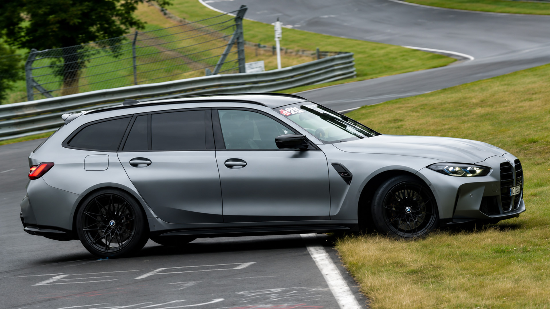 BMW M3 Touring slides off during fast track run