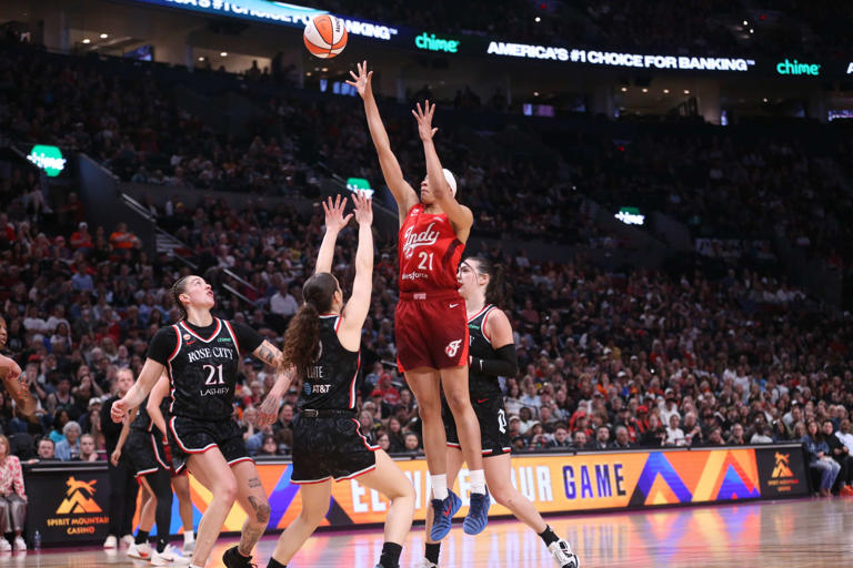 Caitlin Clark may be the star. The Portland Fire are the real show ...