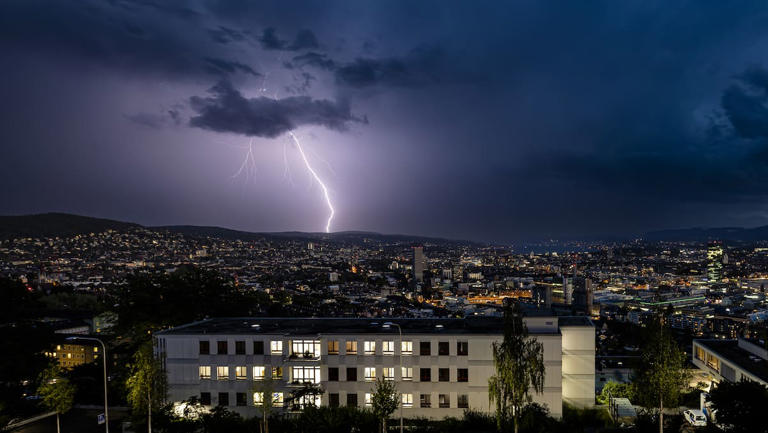 Hitzewelle adé: Ab Mittag ziehen heftige Gewitter über die Schweiz