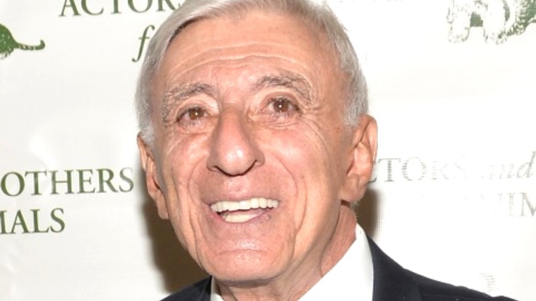The iconic comedian who helped MASH star Jamie Farr get his start in ...