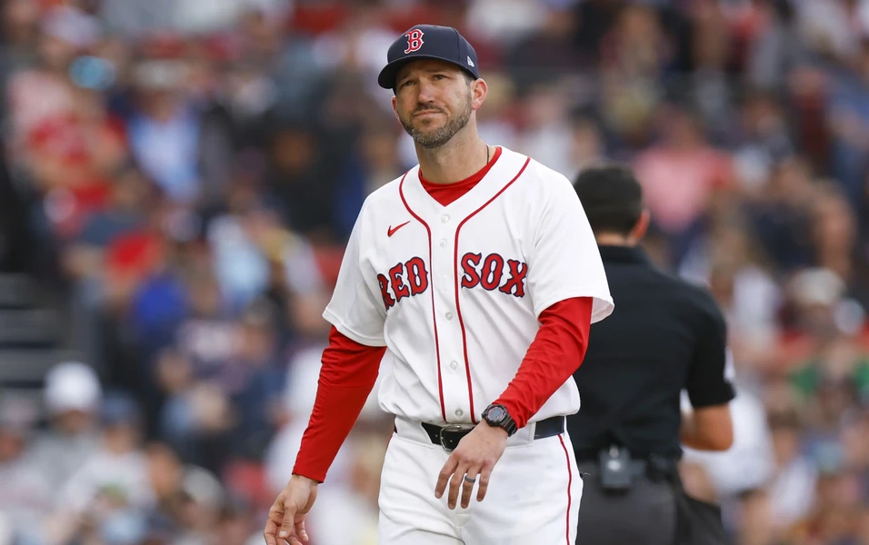 Red Sox face decision on Kahnle before opt-out date