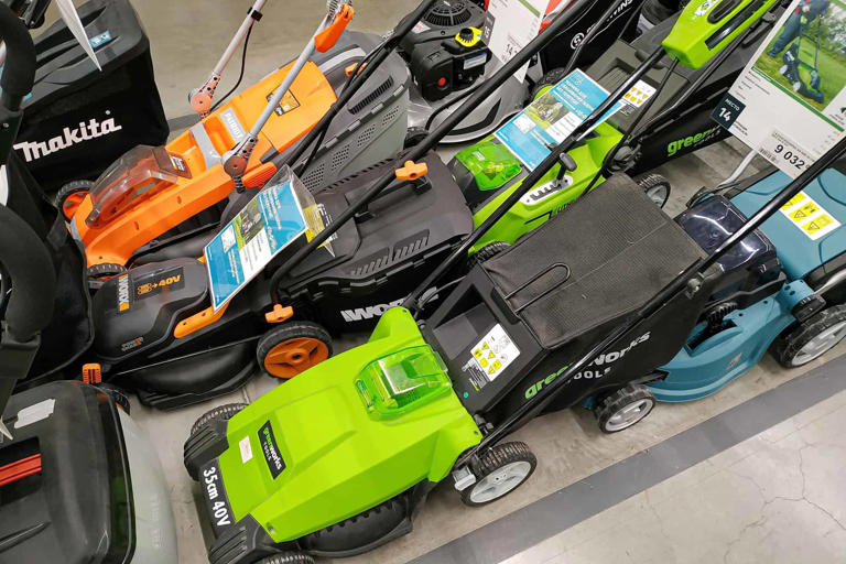 How to choose the right Greenworks mower for the size of your garden