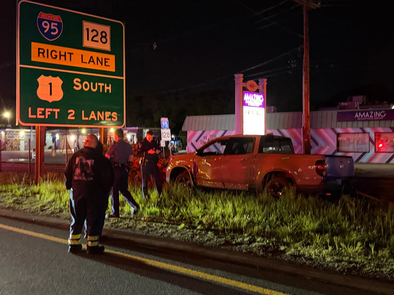 Massachusetts state police cruiser, car involved in head-on crash in ...