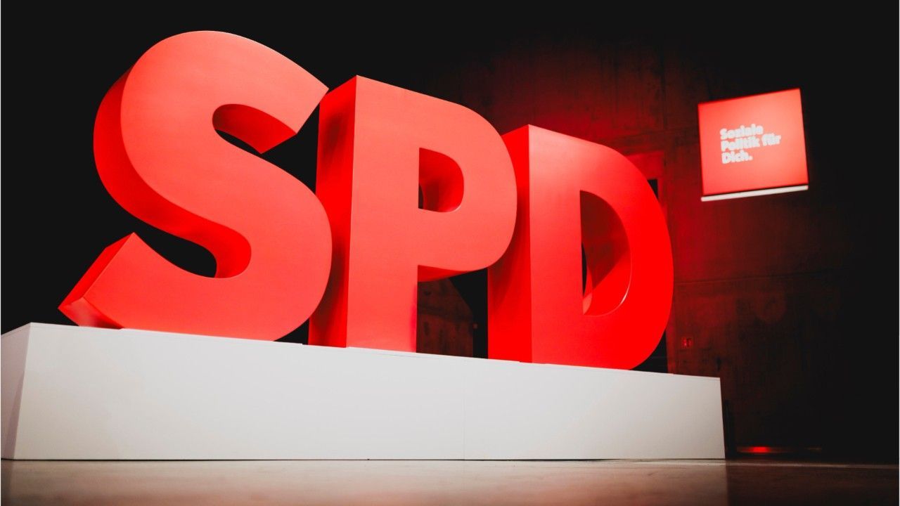 Umfrage: SPD fällt weiter - Linke und Grüne gleichauf