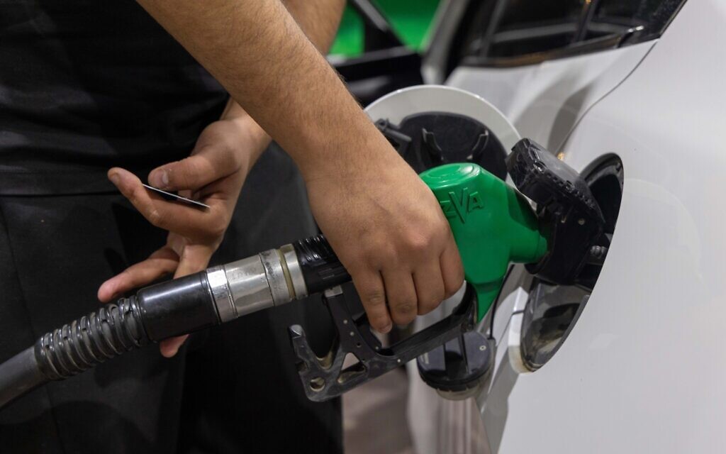 Gas prices set to fall for first time since start of year