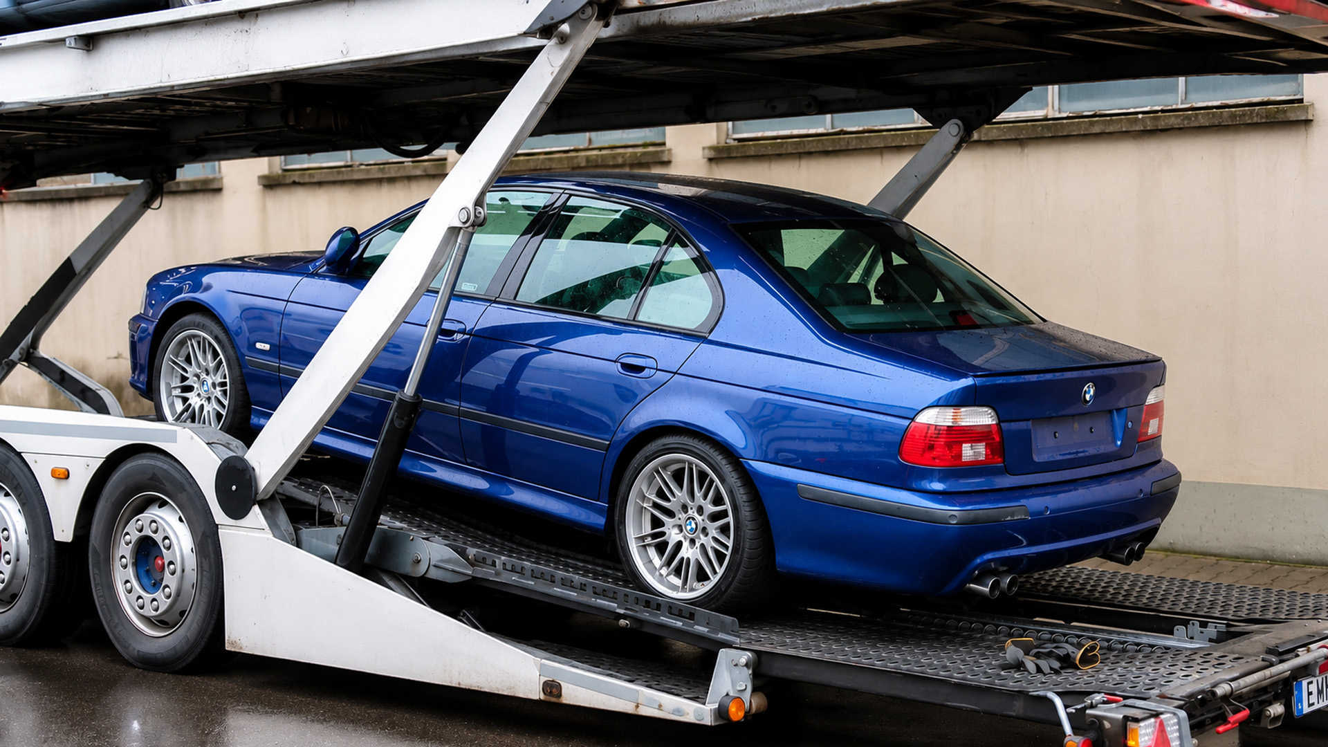 BMW E39 comes for inspection after years in storage