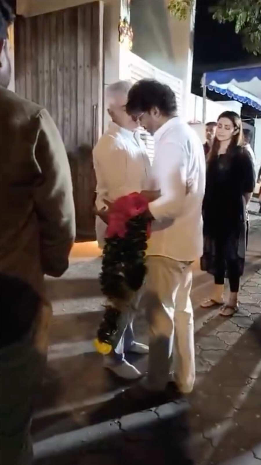 Trisha, Joseph Vijay offer condolences to Ajith Kumar on his mother’s ...