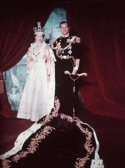 How Queen Elizabeth II’s coronation dress used flowers to tell a ...