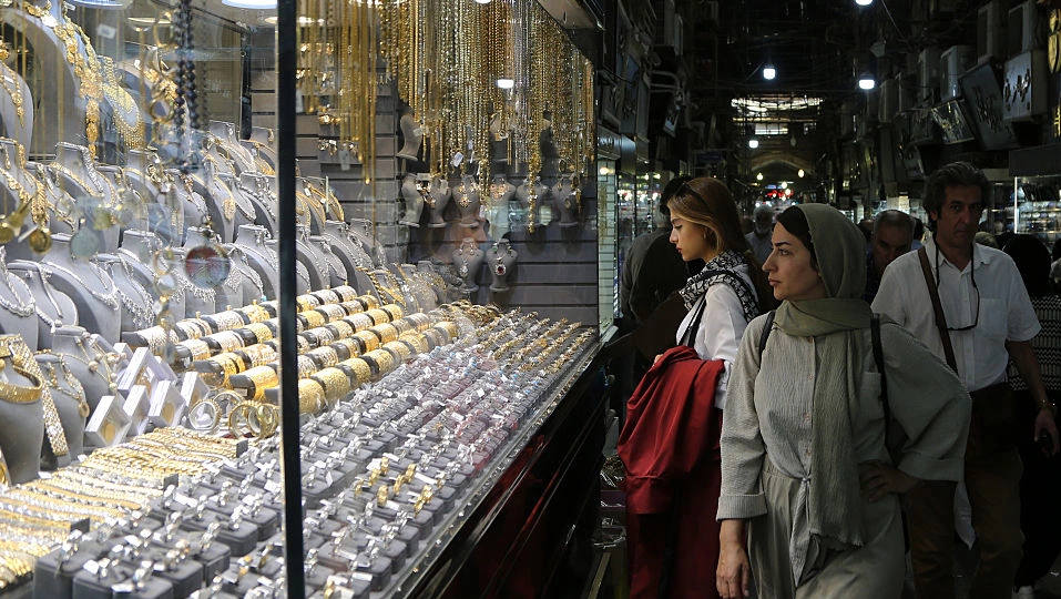 Gold holds steady as silver dips amid global uncertainty