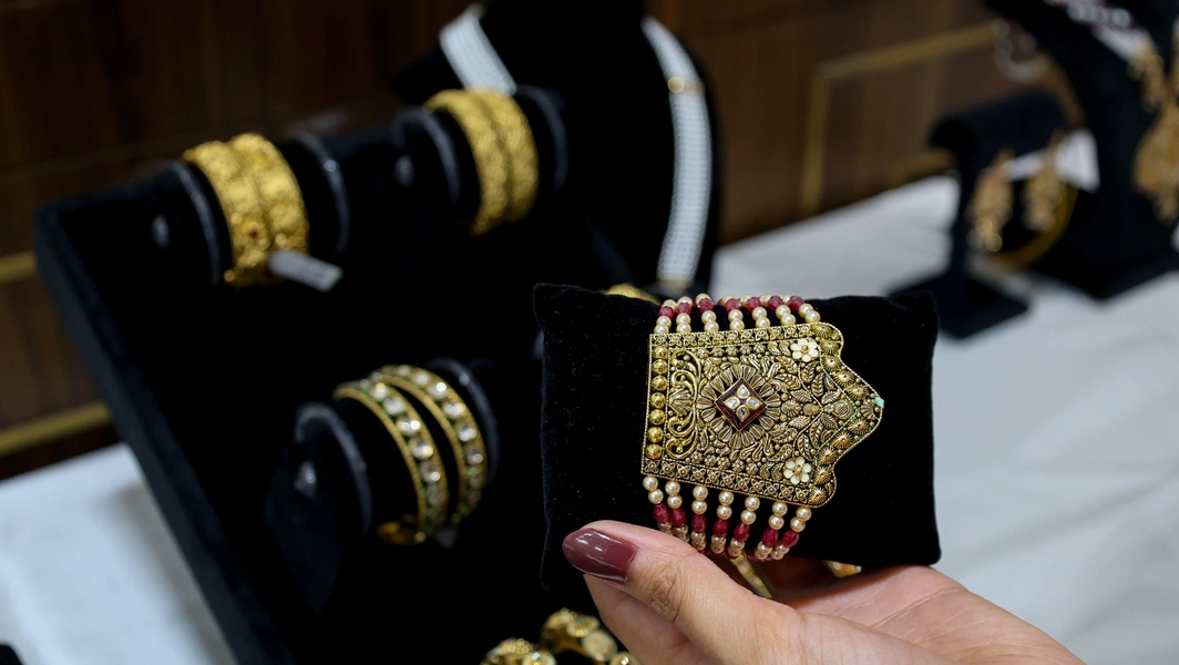 Gold holds steady as silver dips amid global uncertainty