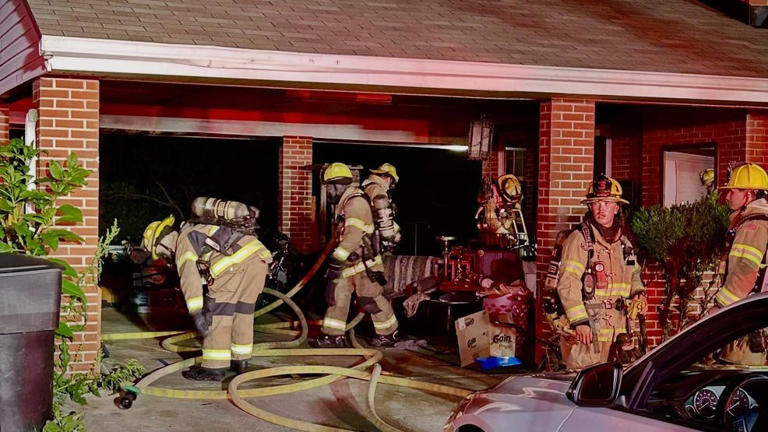 3 people, 4 dogs and a cat displaced following Roanoke County house fire