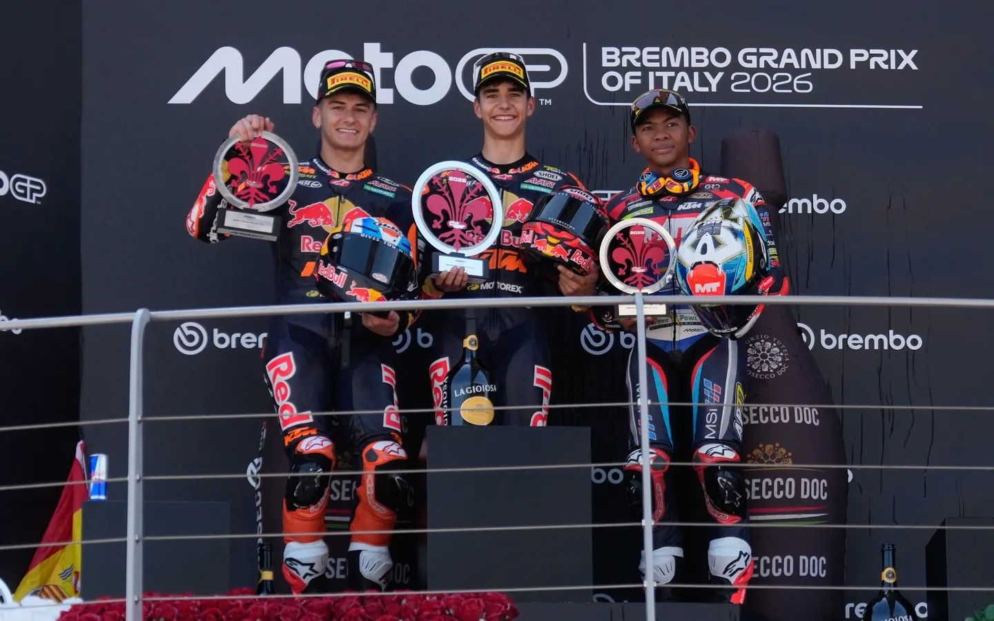 Pembalap ASEAN santun di podium, euforia Hakim Danish setelah duel ...