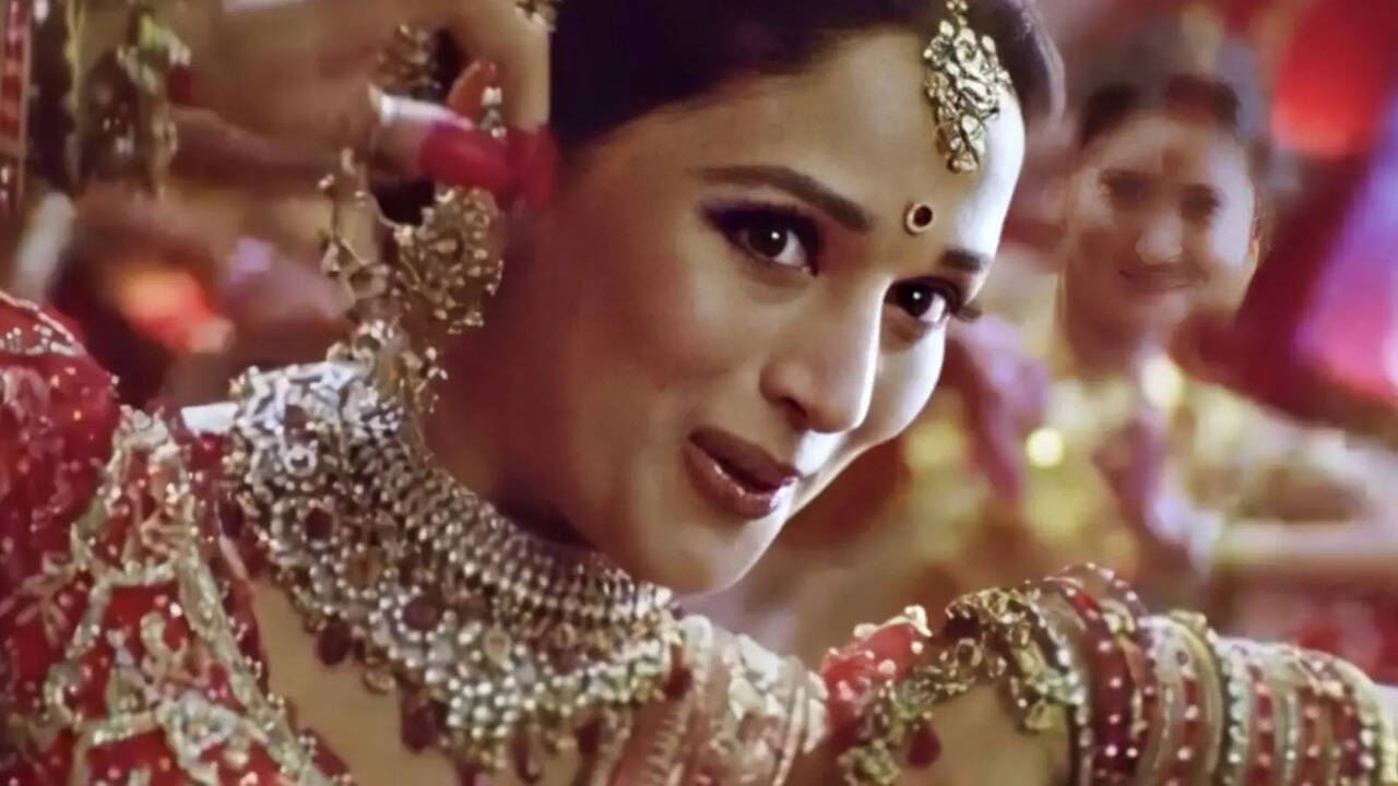 Did Madhuri Dixit 'struggle' with Dola Re Dola choreography due to ...