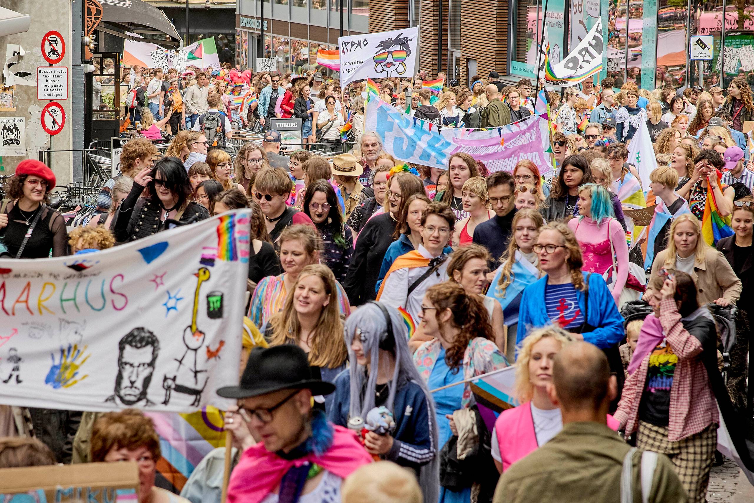 Aarhus Pride fyldte byen med regnbueflag - og sluttede af med et brag ...