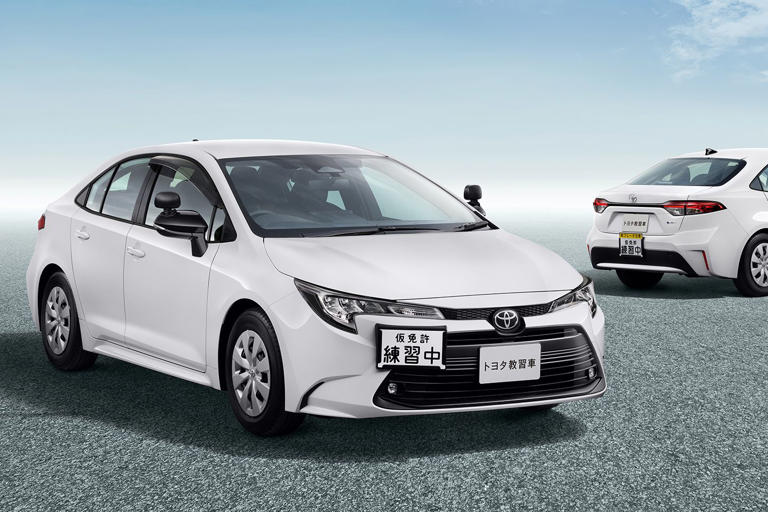 Toyota Corolla polosan ini dapat manual, dapat pedal ekstra juga