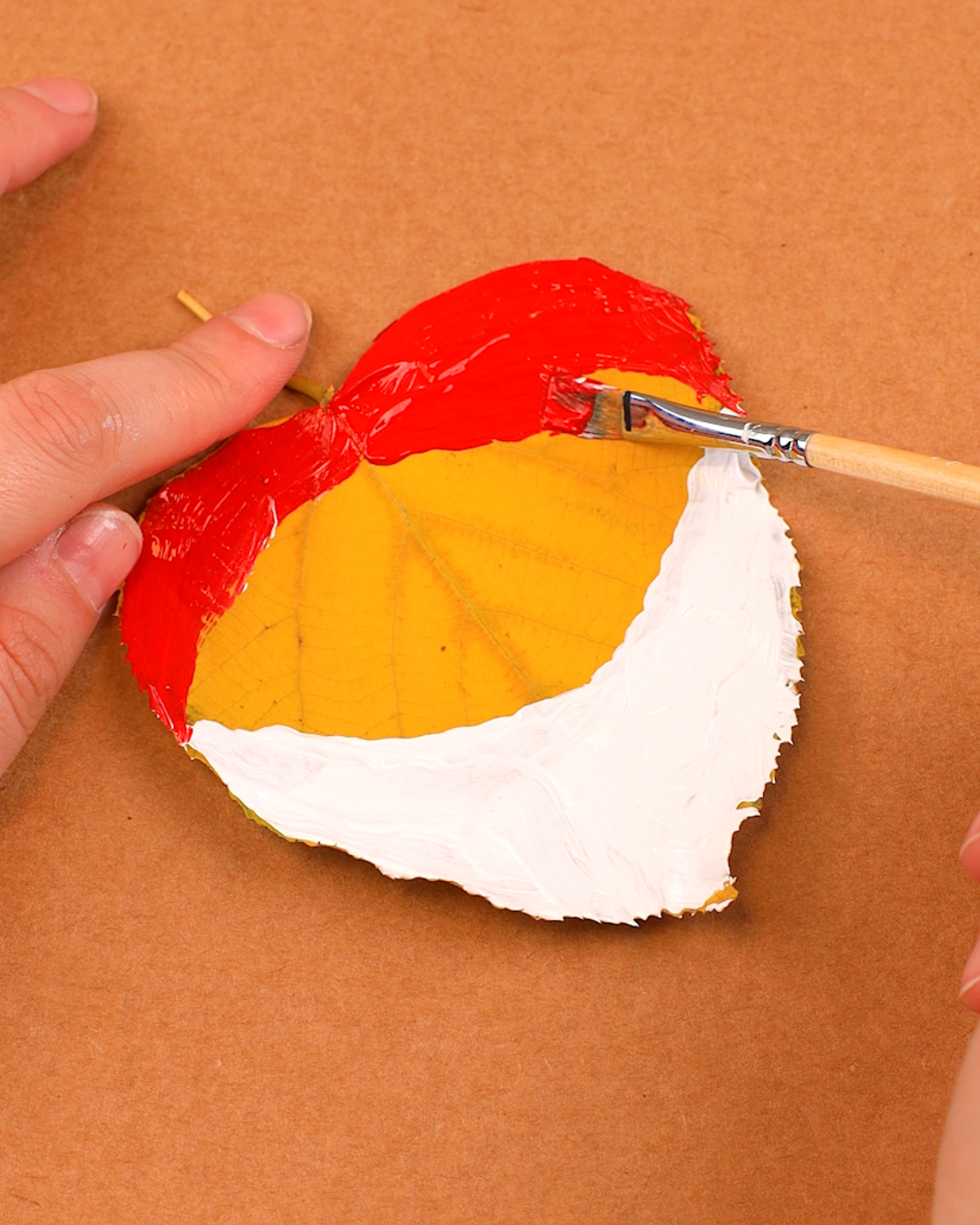 Festive leaf art with a Santa twist 🎅🍁