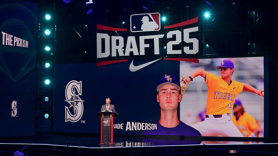 Mariners pitching prospect Ryan Sloan delivers masterful performance in ...