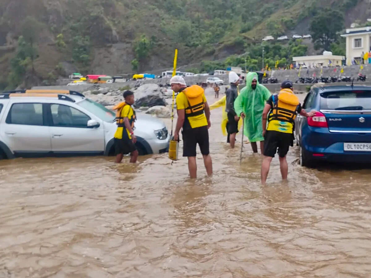 SDRF rescues over 50 pilgrims stranded in swollen river in Uttarakhand ...