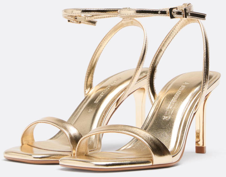 Qui i sandali oro che ogni fashion addicted dovrebbe avere nell’armadio