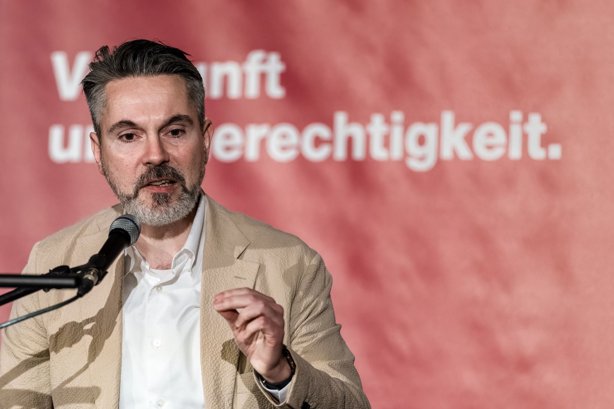 BSW-Chef für Merkel als Verhandlerin für Ukraine-Frieden