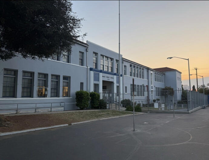 A band of artists skips the gallery to paint murals at LA schools ...