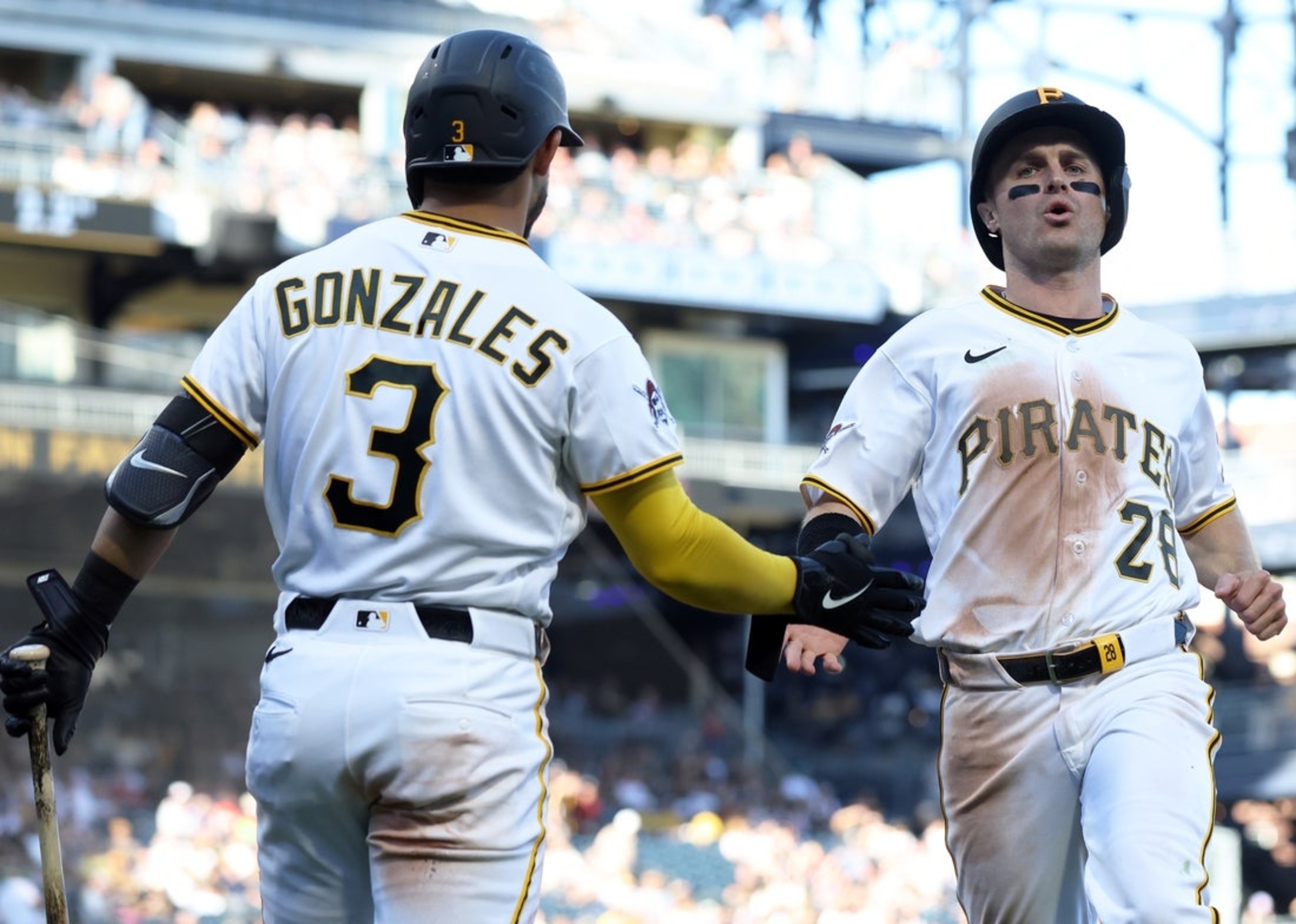 Offense keeping Pirates above .500 as they go for sweep of Twins