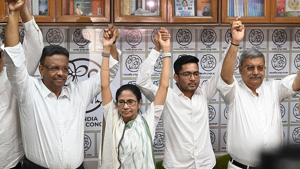 BJP, Mamata trade charges over hospital row after attack