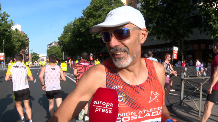 Miles de corredores participan en la Carrera Vintage Run en Madrid