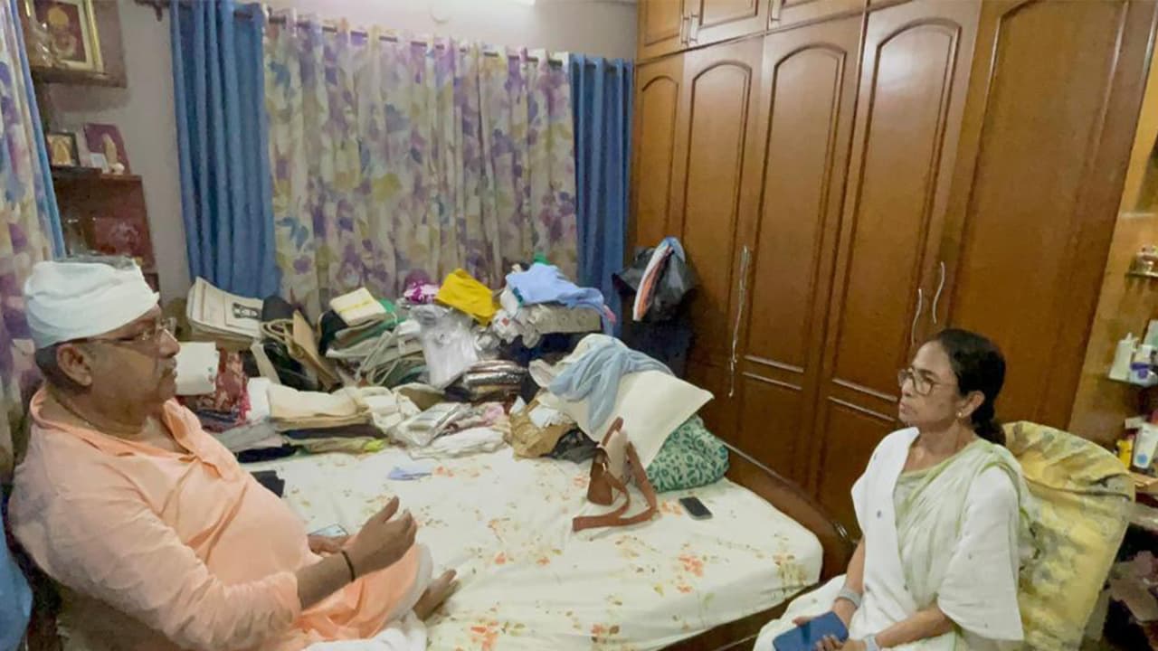 Mamata meets MP Kalyan Banerjee after alleged attack by BJP workers