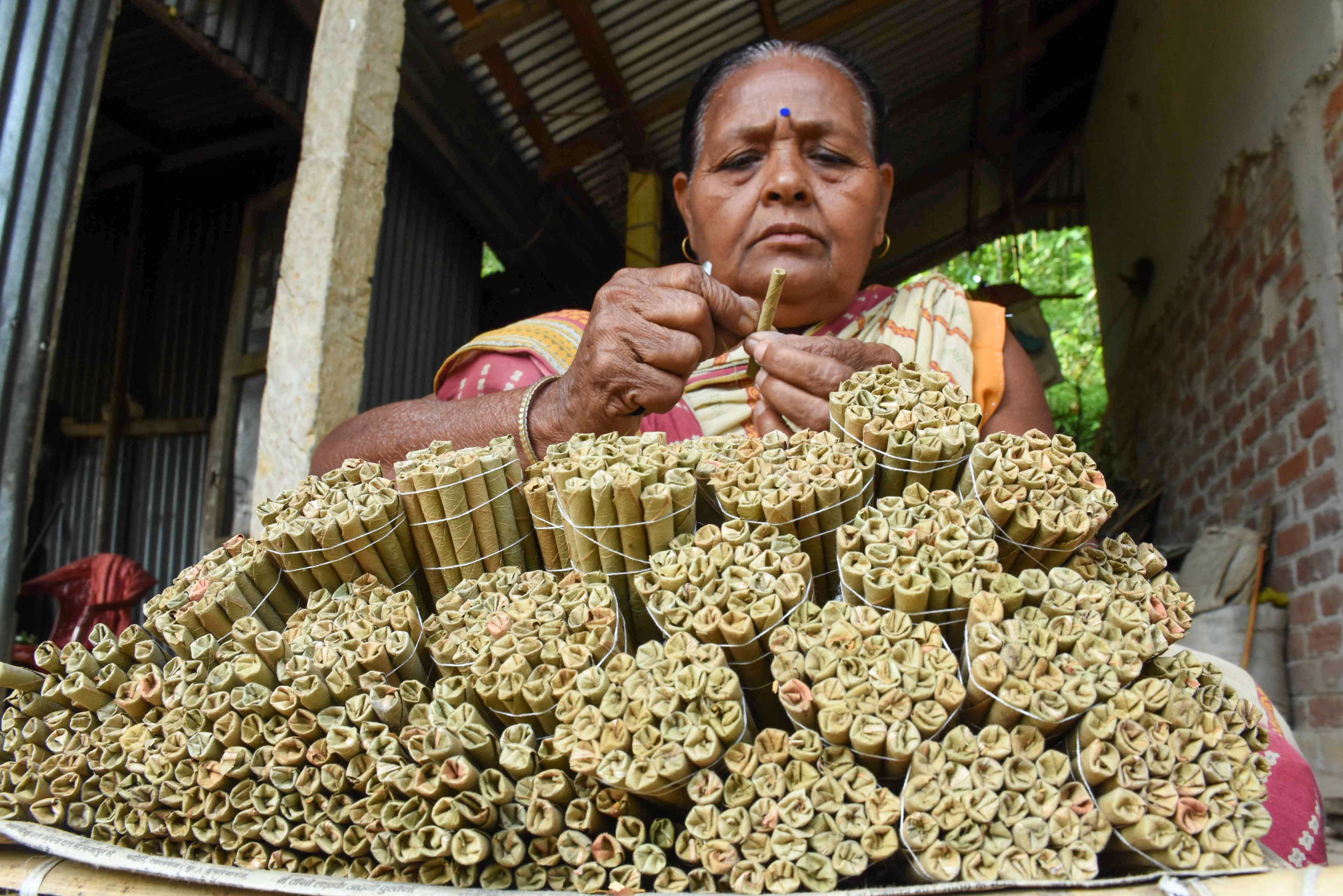 Experts seek stronger anti-tobacco law enforcement in Bengal amid slow ...