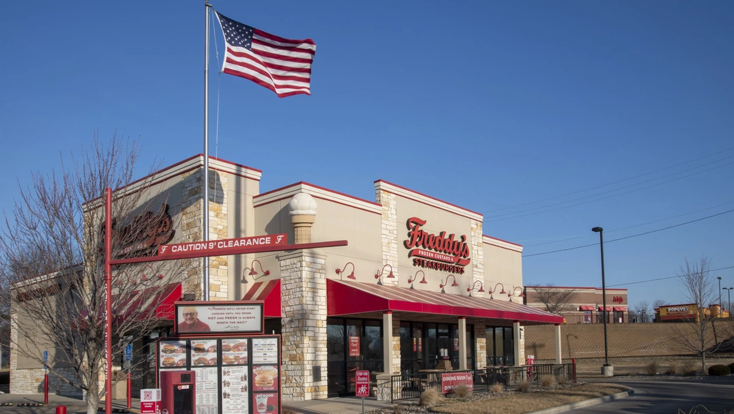 11 chain restaurants serving fried fish and onion rings