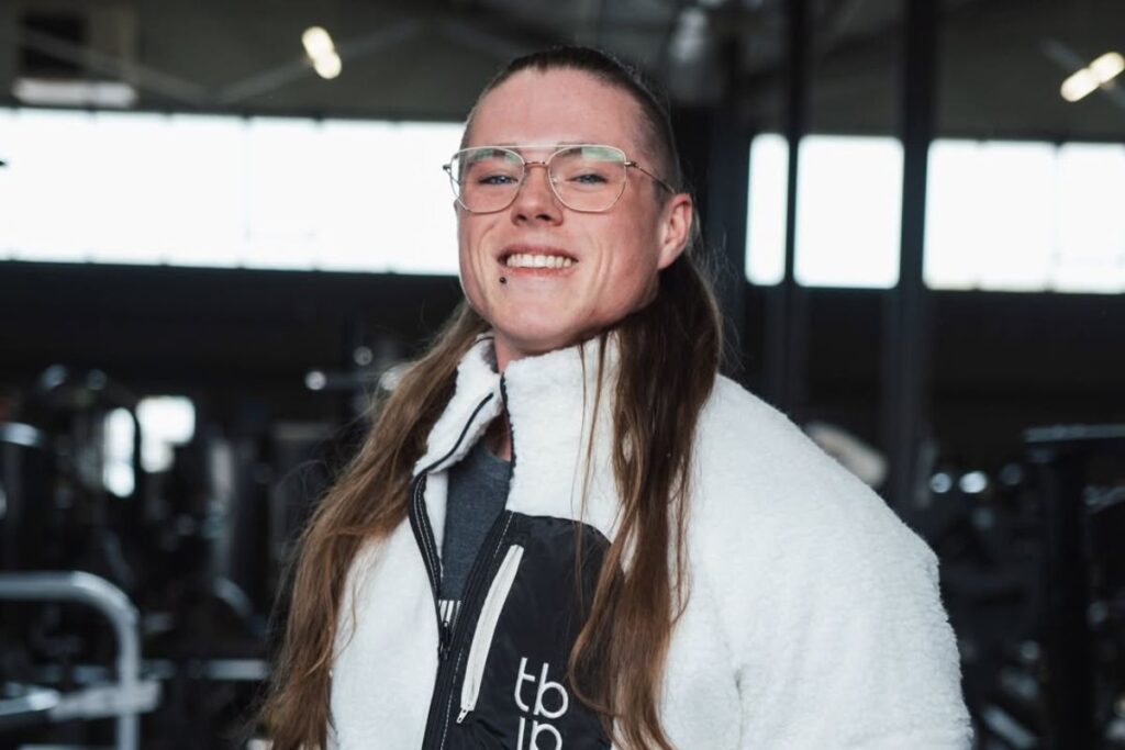 Women’s Bodybuilder Sara Bradley Gets Hailed for Her Incredibly ...