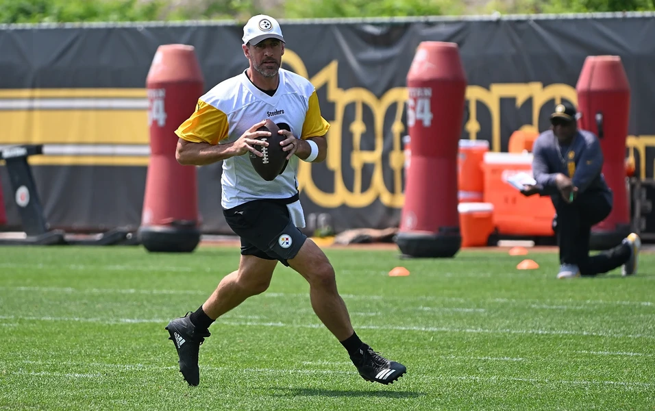 Rodgers faces early chemistry hurdles in Steelers farewell push