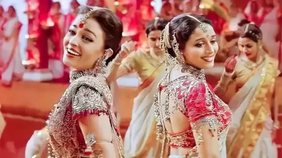 Was Madhuri Dixit four months pregnant while shooting Dola Re Dola ...