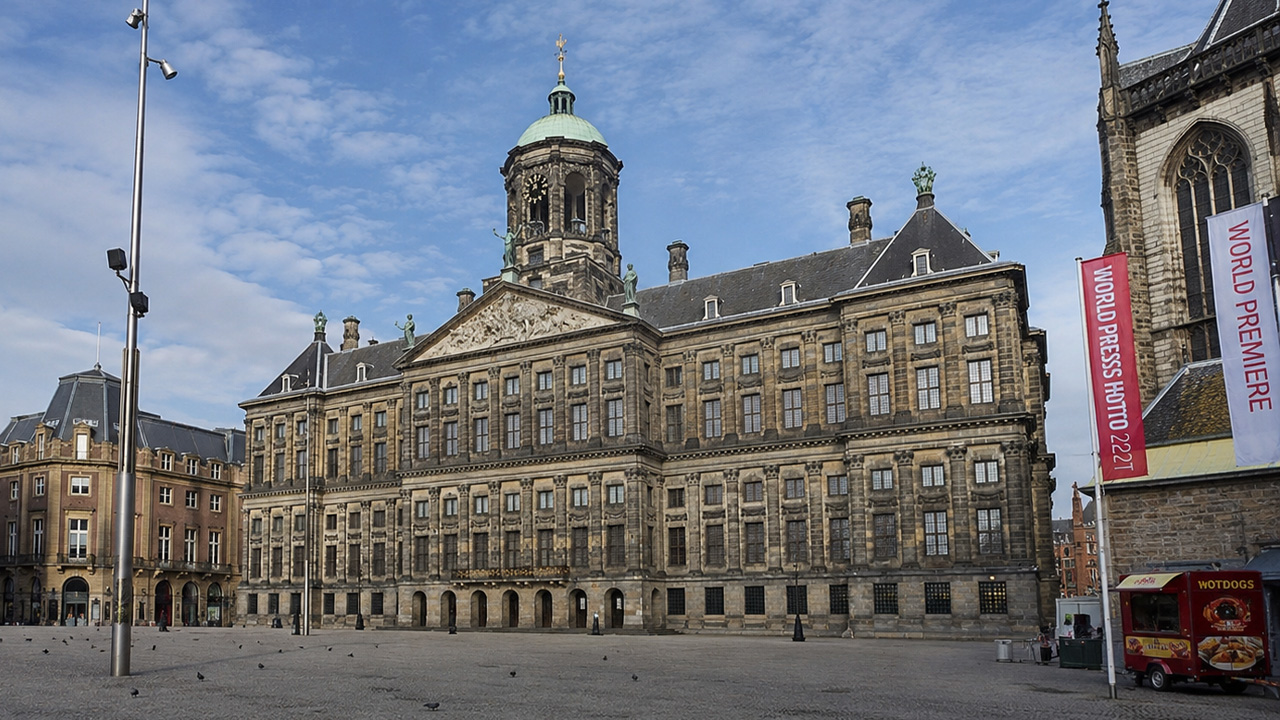 El Palacio Real de Ámsterdam sobre la histórica Plaza Dam