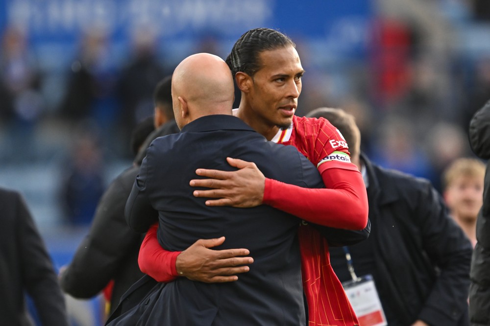 Van Dijk bedankt Slot na ontslag bij Liverpool: 'Dat zullen we nooit ...
