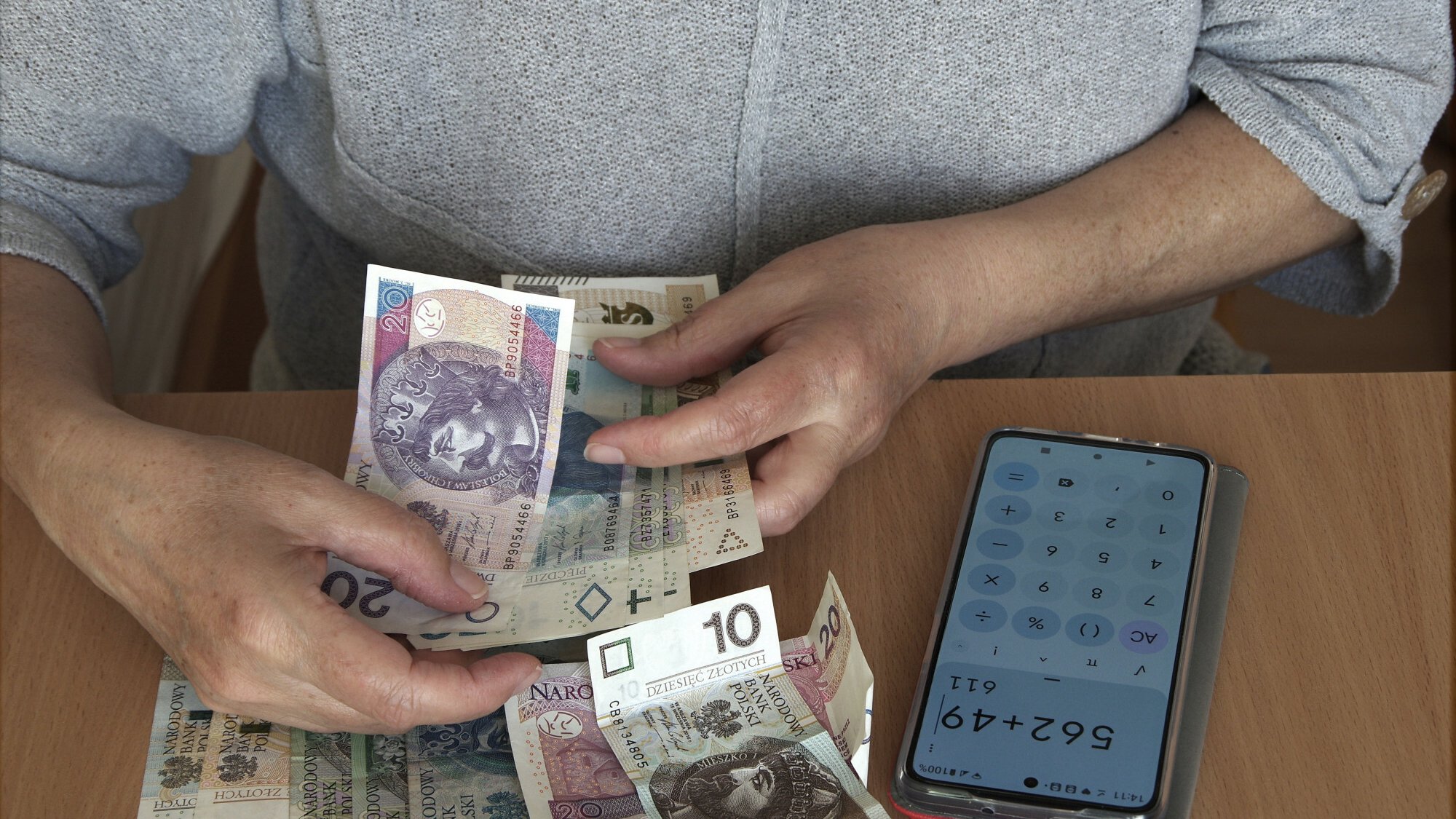 Wyrównanie pensji w tym wypadku jest obowiązkowe. Jest jedno "ale"