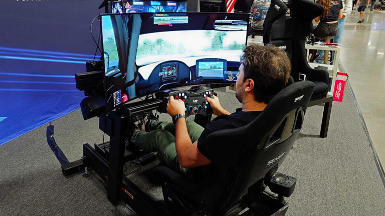 Sensit MTC-P Extreme uses 14 actuators to simulate real-world racing ...