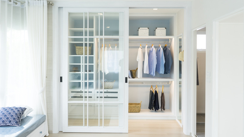 17 minimal closet door ideas that won't overwhelm your space