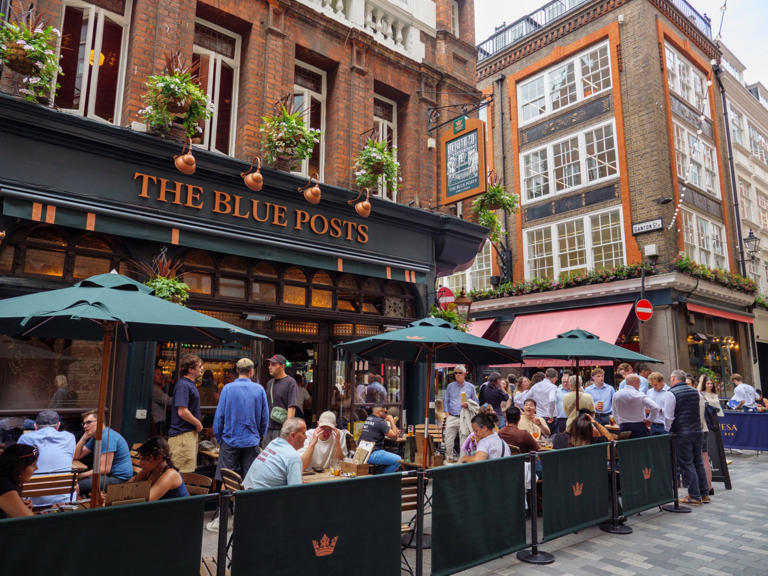‘Snaking’ is the diabolical phenomenon taking over pubs — and bar staff ...
