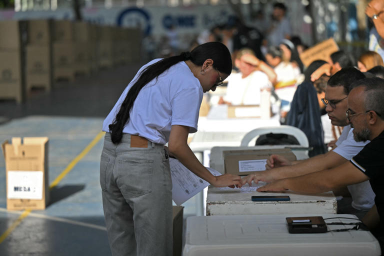 Colombia voters head to the polls for presidential elections: Cepeda ...
