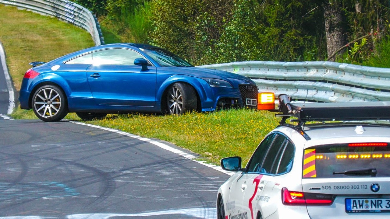 A packed Nürburgring day brings nonstop driving action