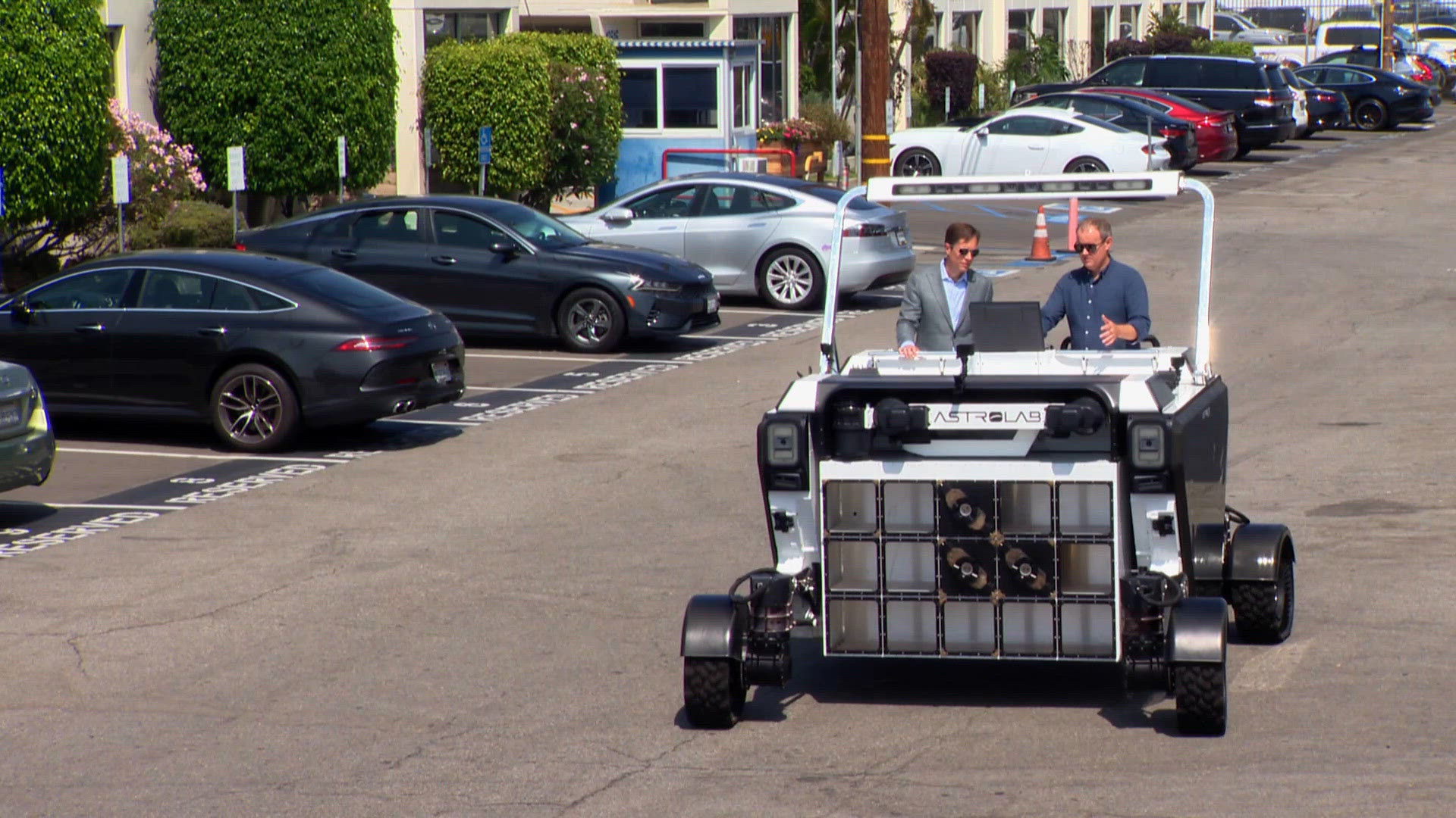 This is what the vehicle that will drive on the moon looks like