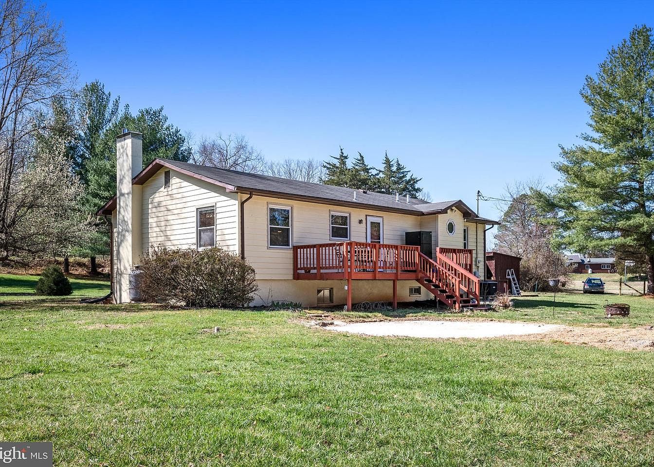 Discover a 1989 rancher in Front Royal, Virginia, nestled on 1.16 acres ...