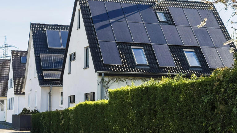 Bundesnetzagentur: Solaranlagenbesitzer sollen bald höheren Strompreis ...