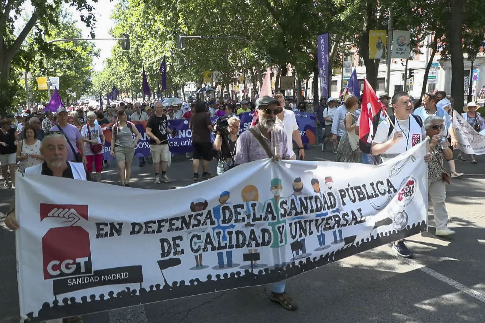 Los madrileños toman la calle por la sanidad pública y para denunciar ...