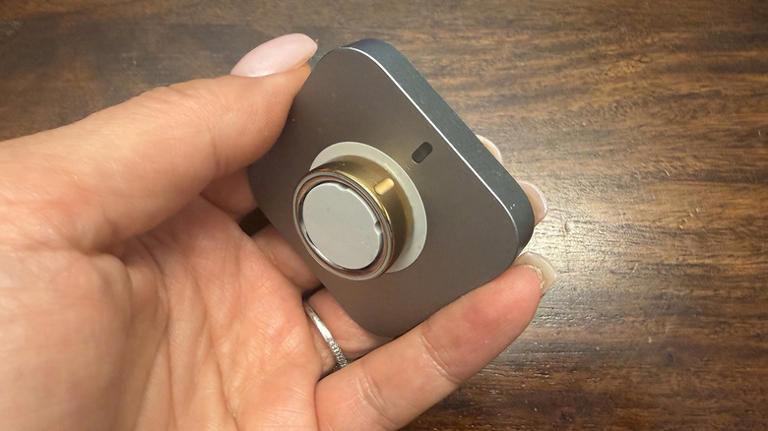 What the notch on your Oura ring is for